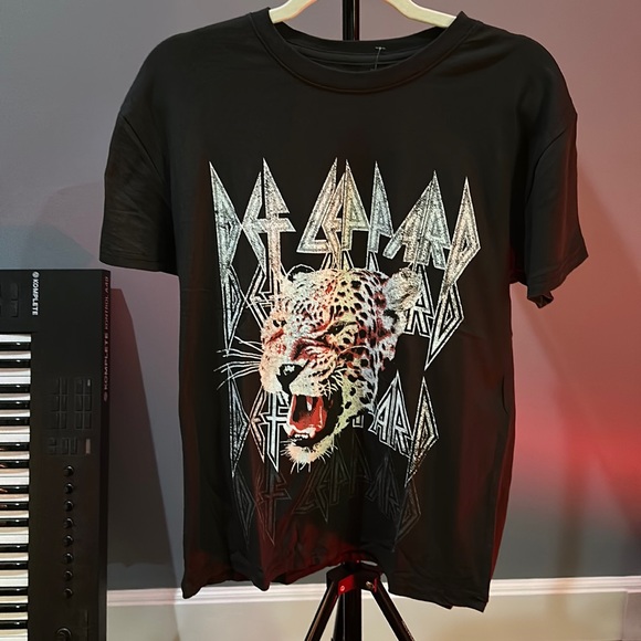 Vintage | Tops | Def Leppard Big Logo Graphic Tshirt Leopard Growl ...